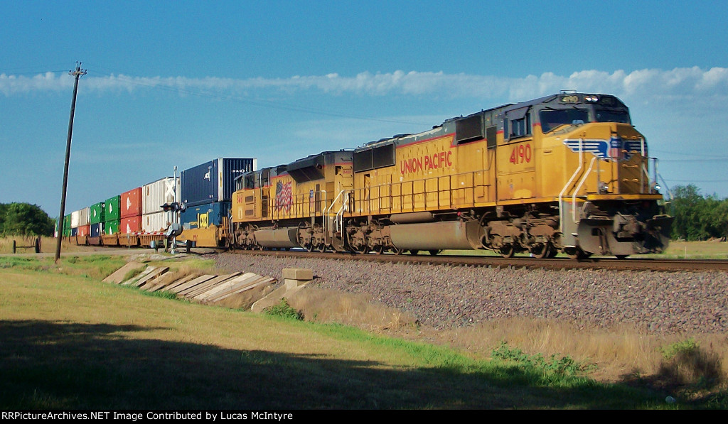 UP 4190 DPU on eastbound UP intermodal train